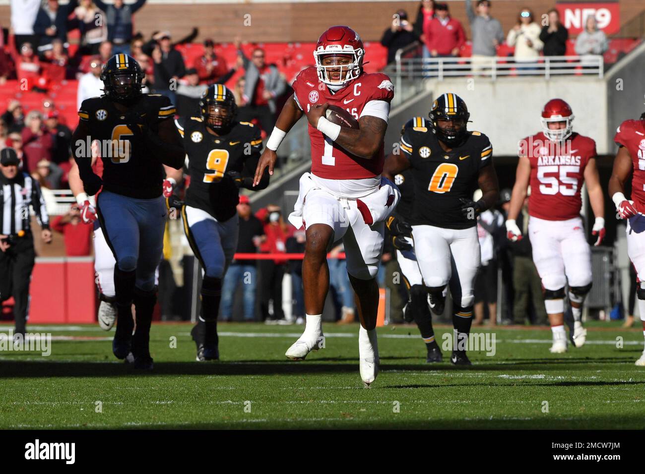 Arkansas quarterback KJ Jefferson (1) breaks through the Missouri ...