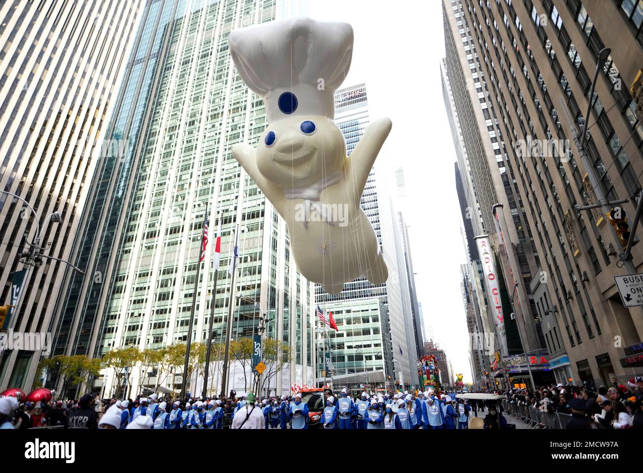 The Pillsbury Doughboy balloon floats in the Macy's Thanksgiving Day ...