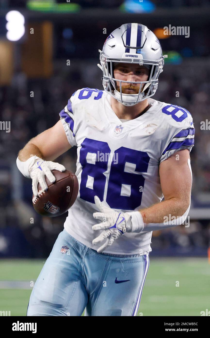 Dallas Cowboys tight end Dalton Schultz (86) catches a two points ...