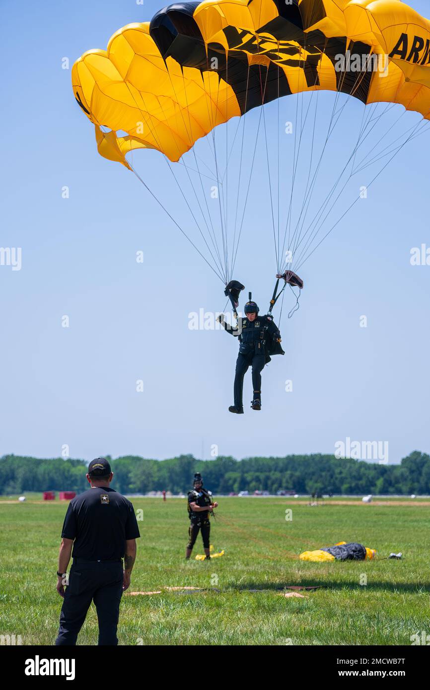 Sgt. Daniel McKeon of the U.S. Army Parachute Team lands his parachute ...