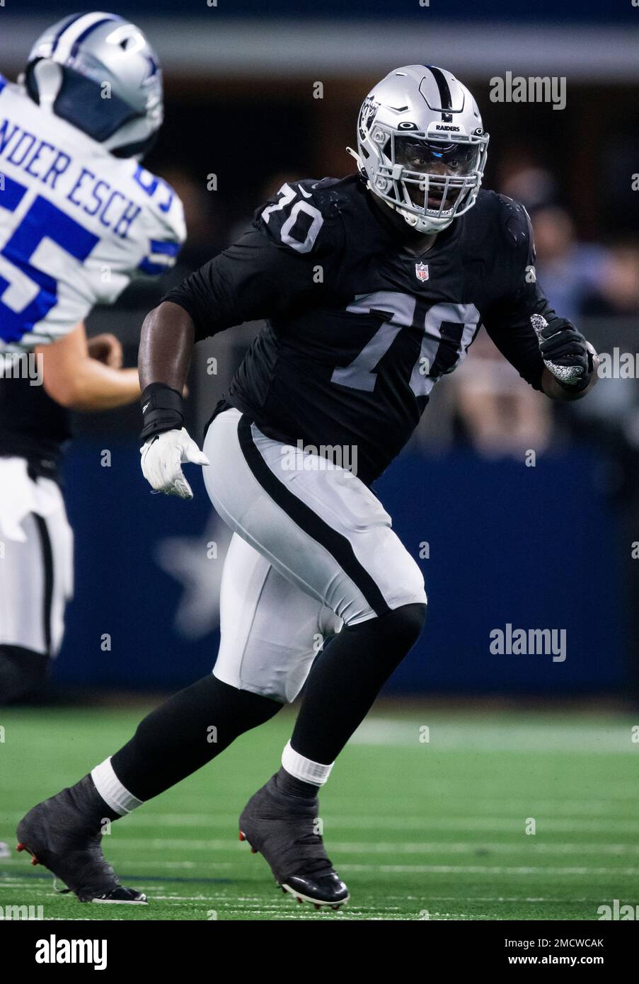 Las Vegas Raiders guard Alex Leatherwood (70) blocks during an NFL ...