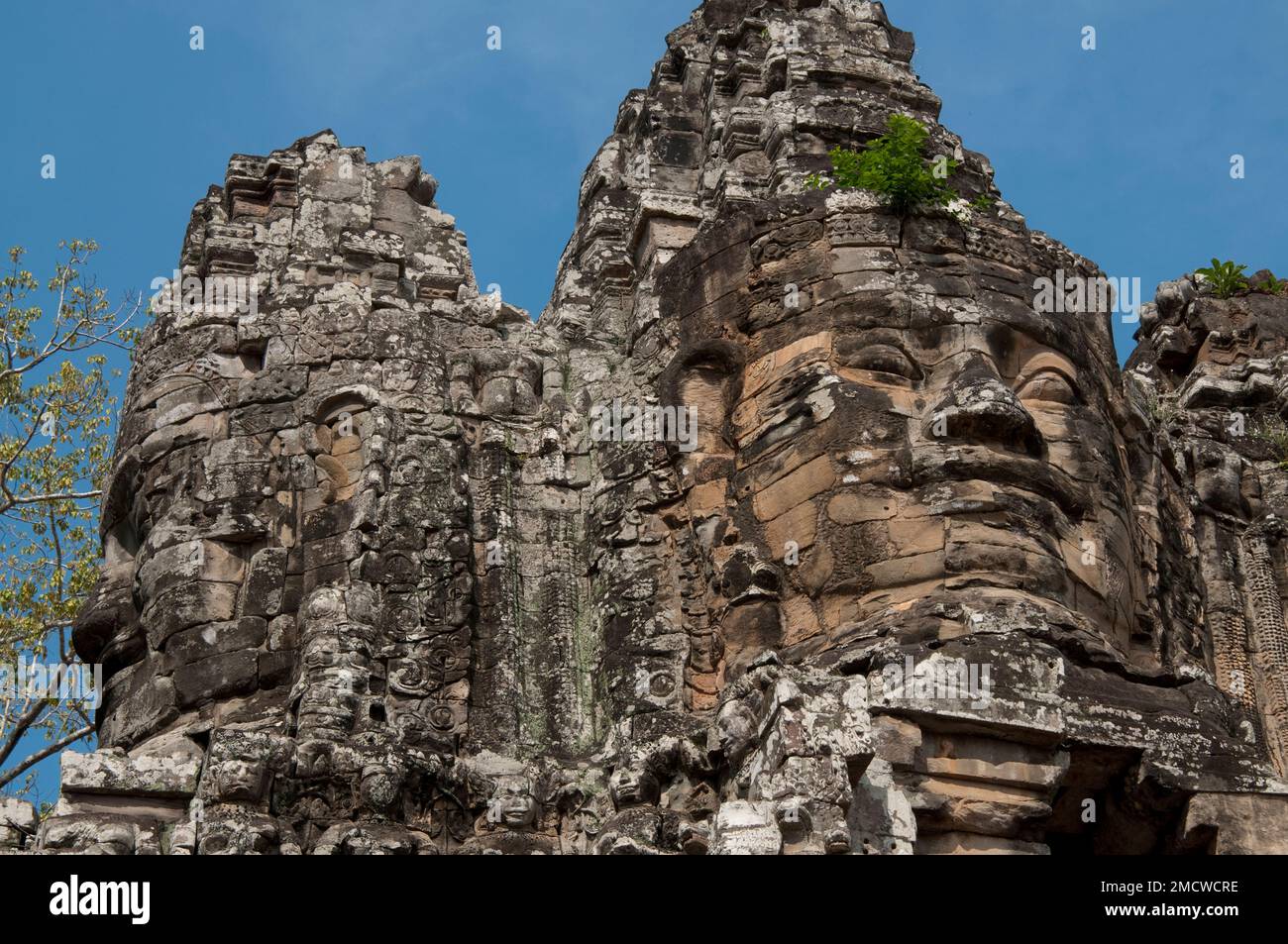 Large sculptures of heads on top of South Gate tower, Angkor Thom ...