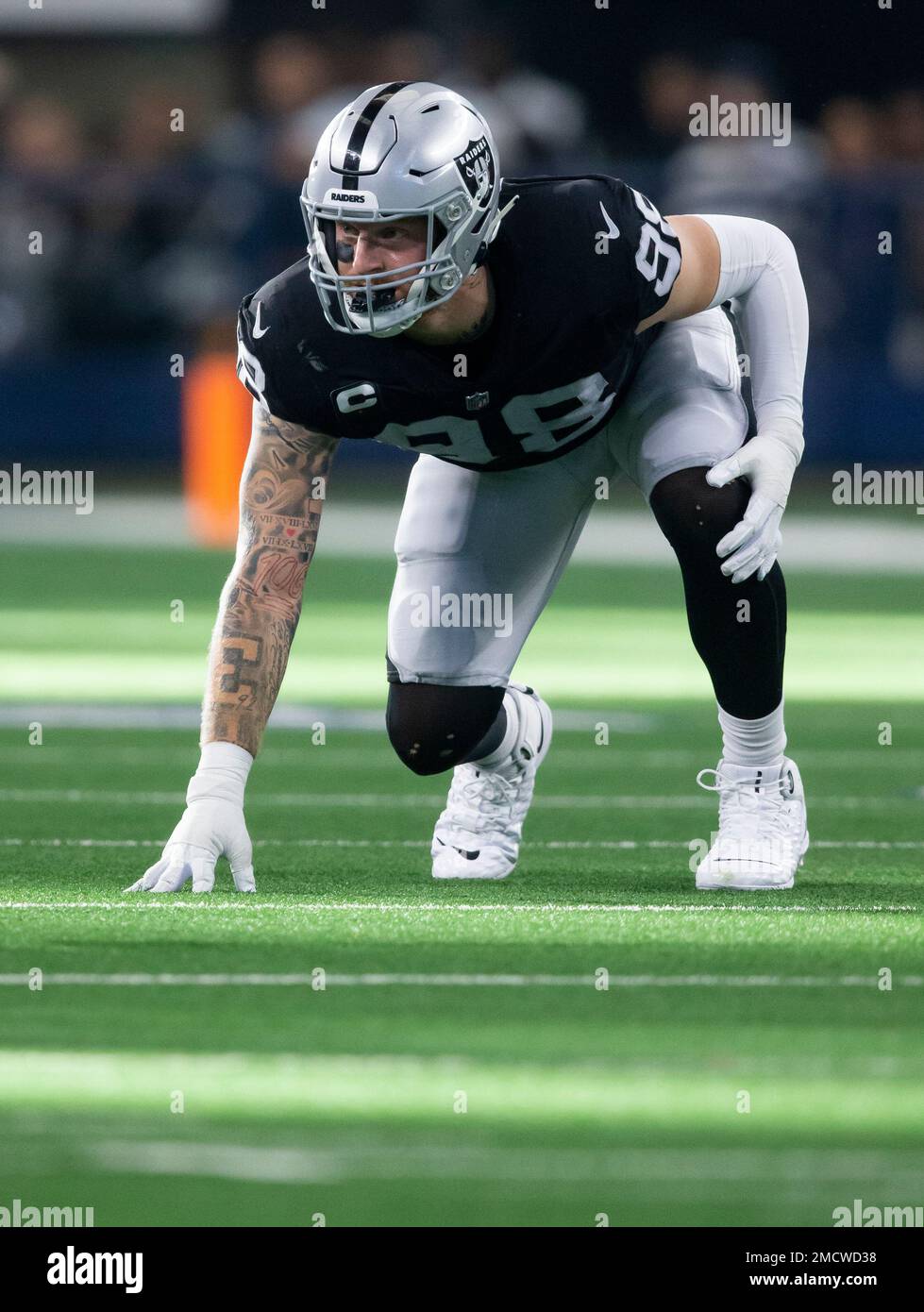 Las Vegas Raiders defensive end Maxx Crosby (98) lines up against the ...