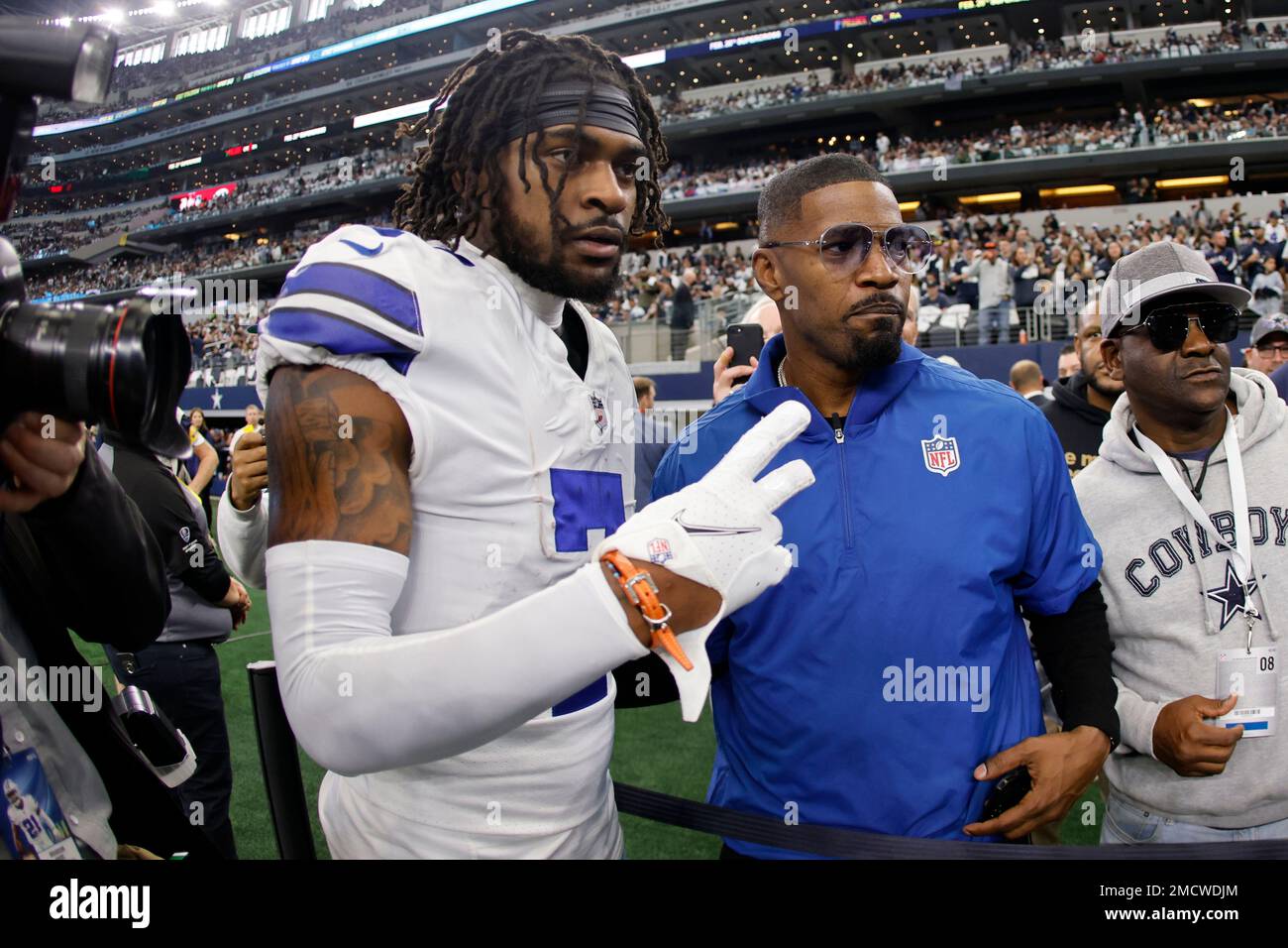 Dallas Cowboys cornerback Trevon Diggs (7) poses for a photo with actor ...