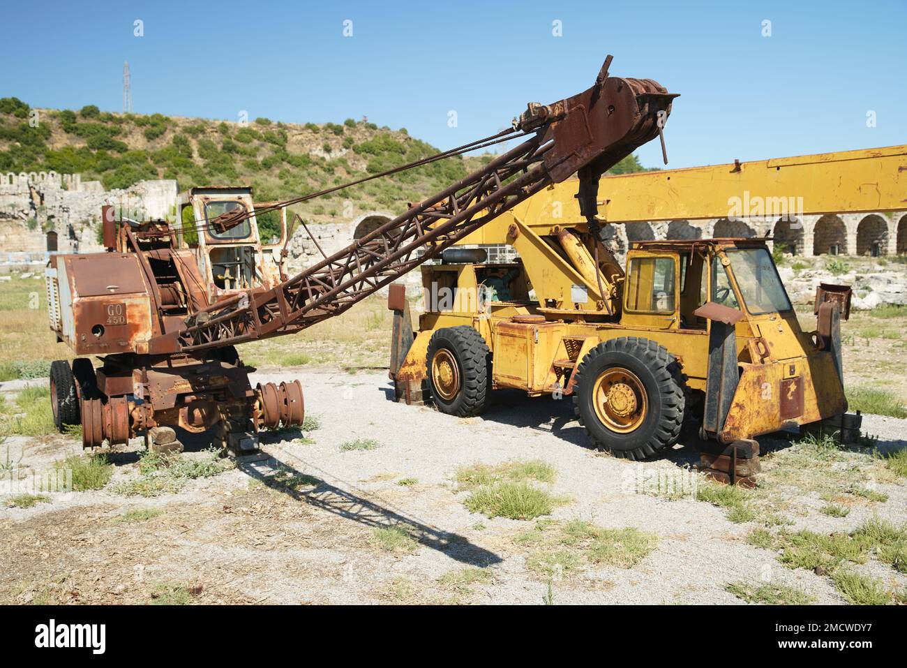 Ancient roman building crane hi-res stock photography and images - Alamy