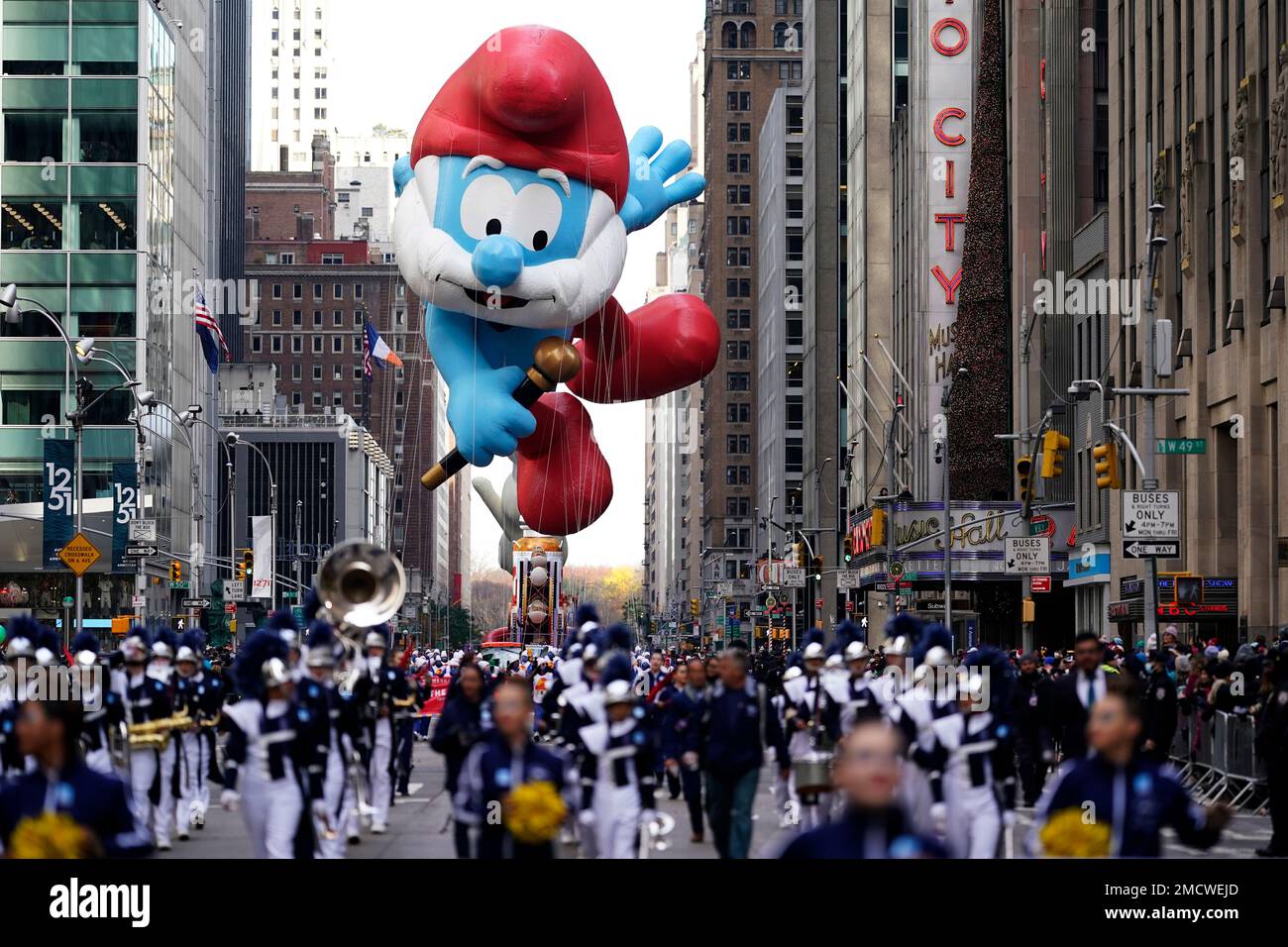 The Papa Smurf balloon floats in the Macy's Thanksgiving Day Parade on ...