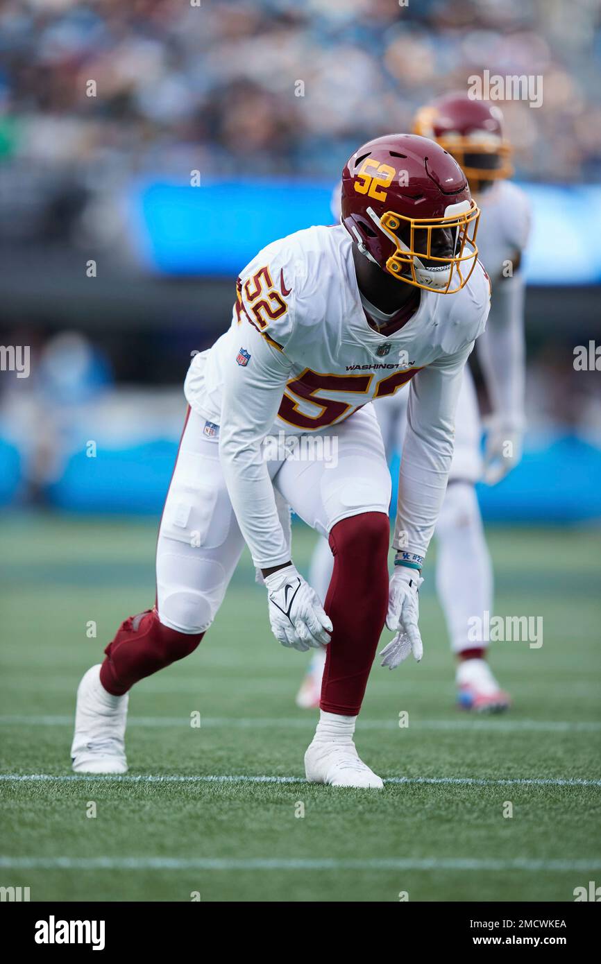 Washington Football Team linebacker Jamin Davis (52) lines up on ...