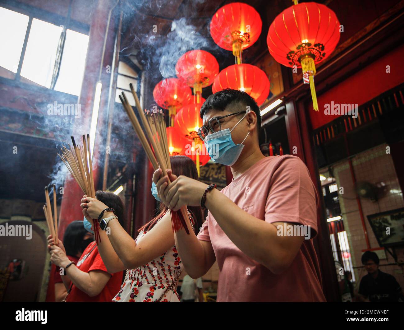 Kuala Lumpur, Malaysia. 22nd Jan, 2023. Malaysian ethnic Chinese pray ...