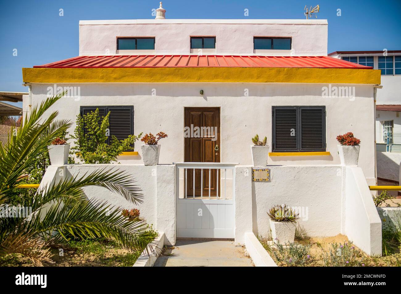 Cute small Portuguese house on Farol island in Faro District, Algarve ...