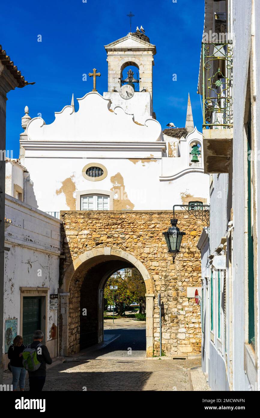 The most famous entrance to old town of Faro called Arco da vila ...
