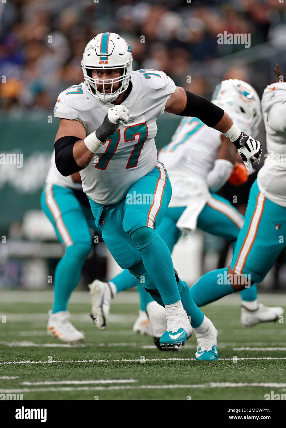 Miami Dolphins offensive tackle Jesse Davis (77) defends against the ...