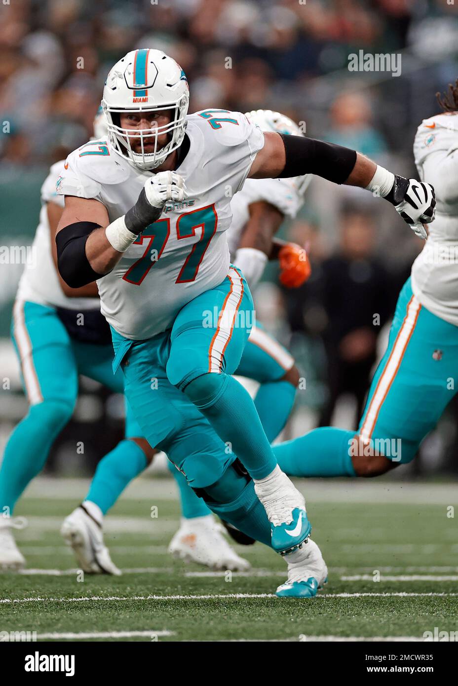 Miami Dolphins offensive tackle Jesse Davis (77) defends against the ...