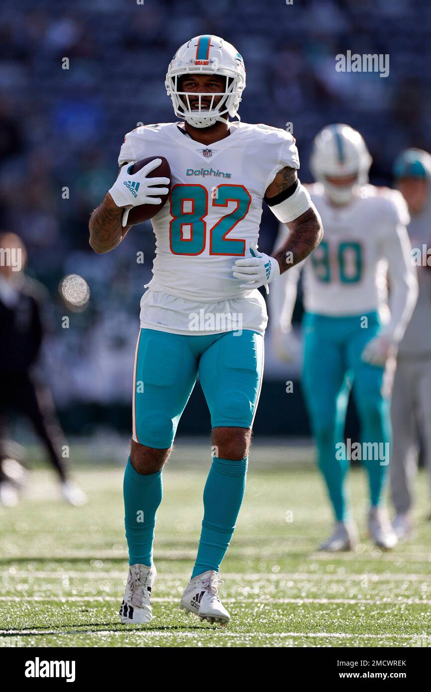 Miami Dolphins tight end Cethan Carter (82) warms up before an NFL ...
