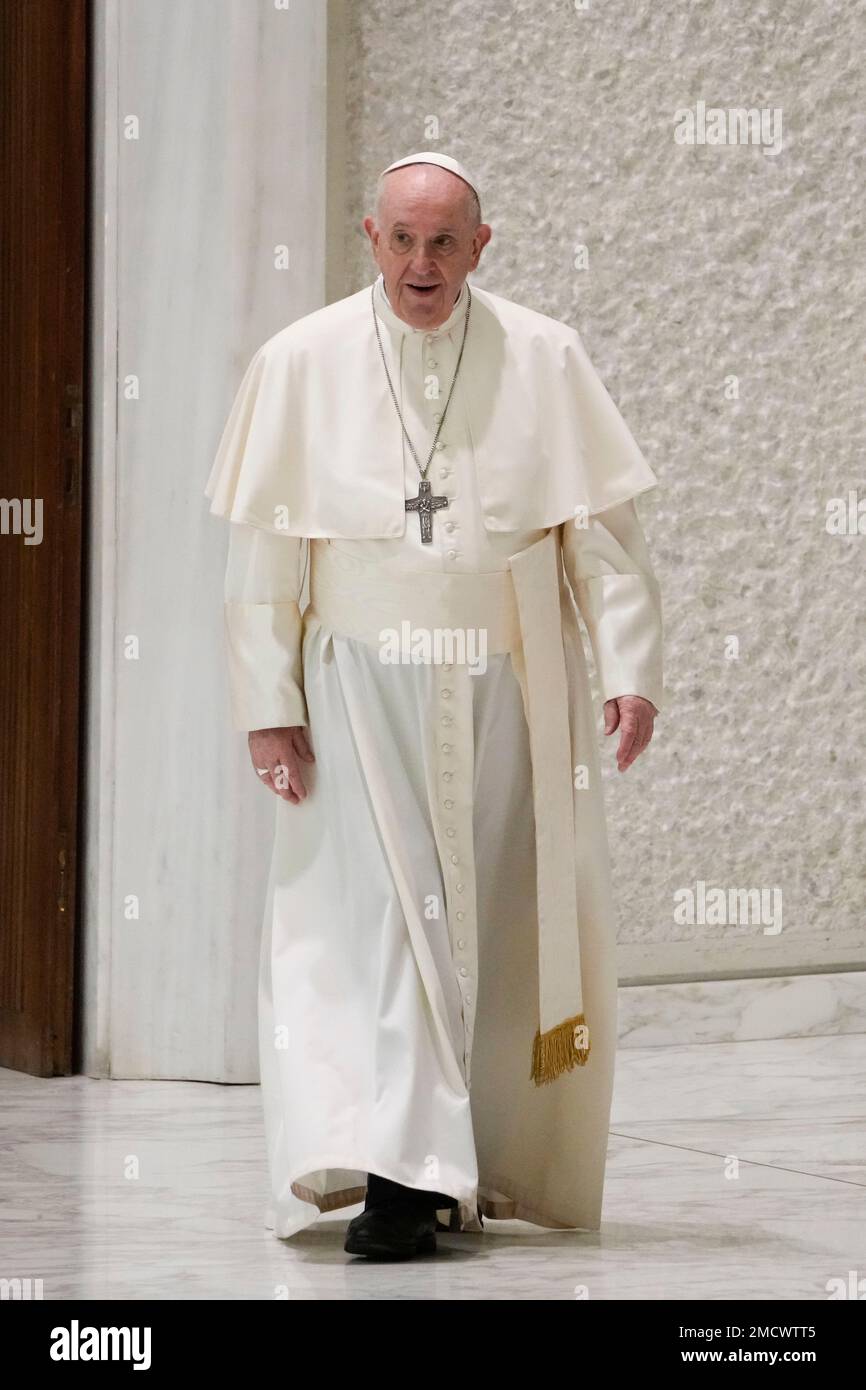 Pope Francis arrives in the Paul VI Hall for his weekly general ...