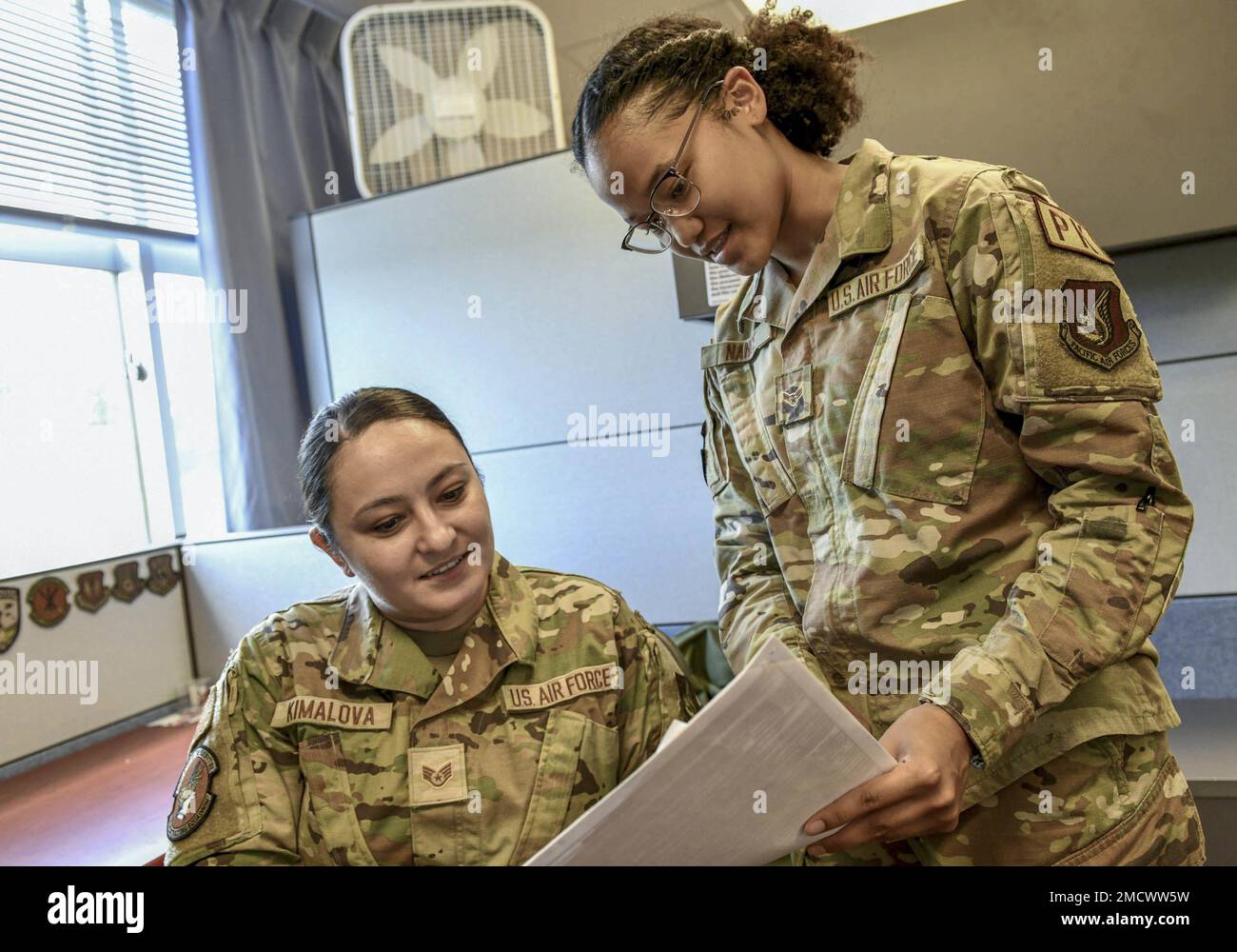 Contracting specialist hi-res stock photography and images - Alamy