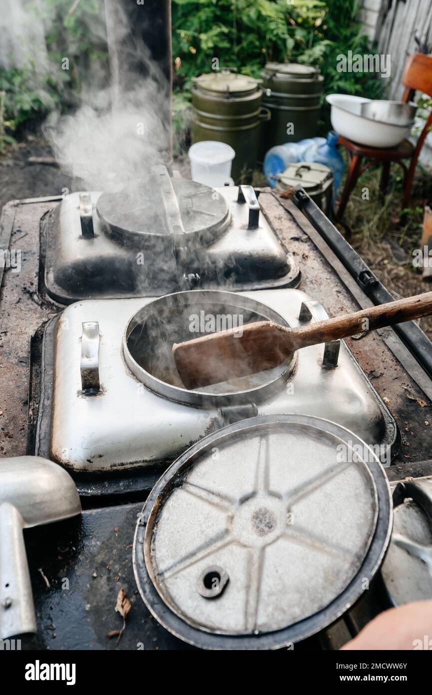 Kitchen fire man disaster hi-res stock photography and images - Alamy