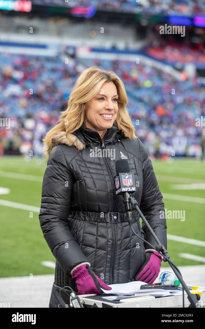 NFL Network's Kim Jones on the sideline of the Indianapolis Colts and ...