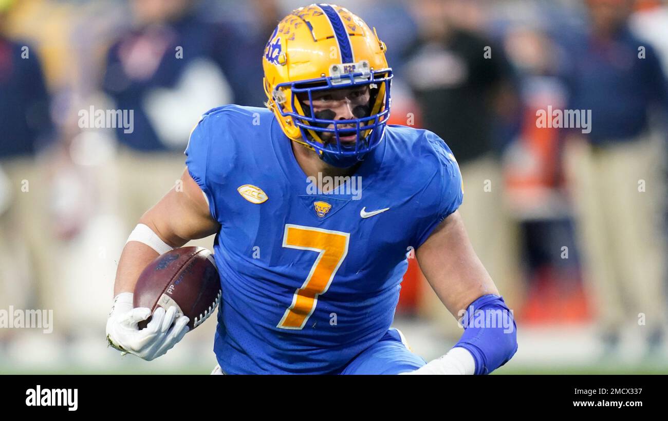 Pittsburgh tight end Lucas Krull (7) plays against Virginia during an ...
