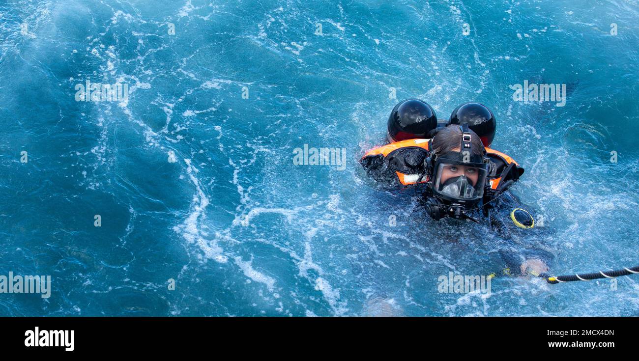 Royal canadian navy dive team hi-res stock photography and images - Alamy