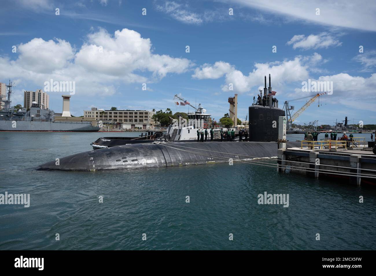 Los angeles class submarine uss topeka ssn 754 hi-res stock photography ...