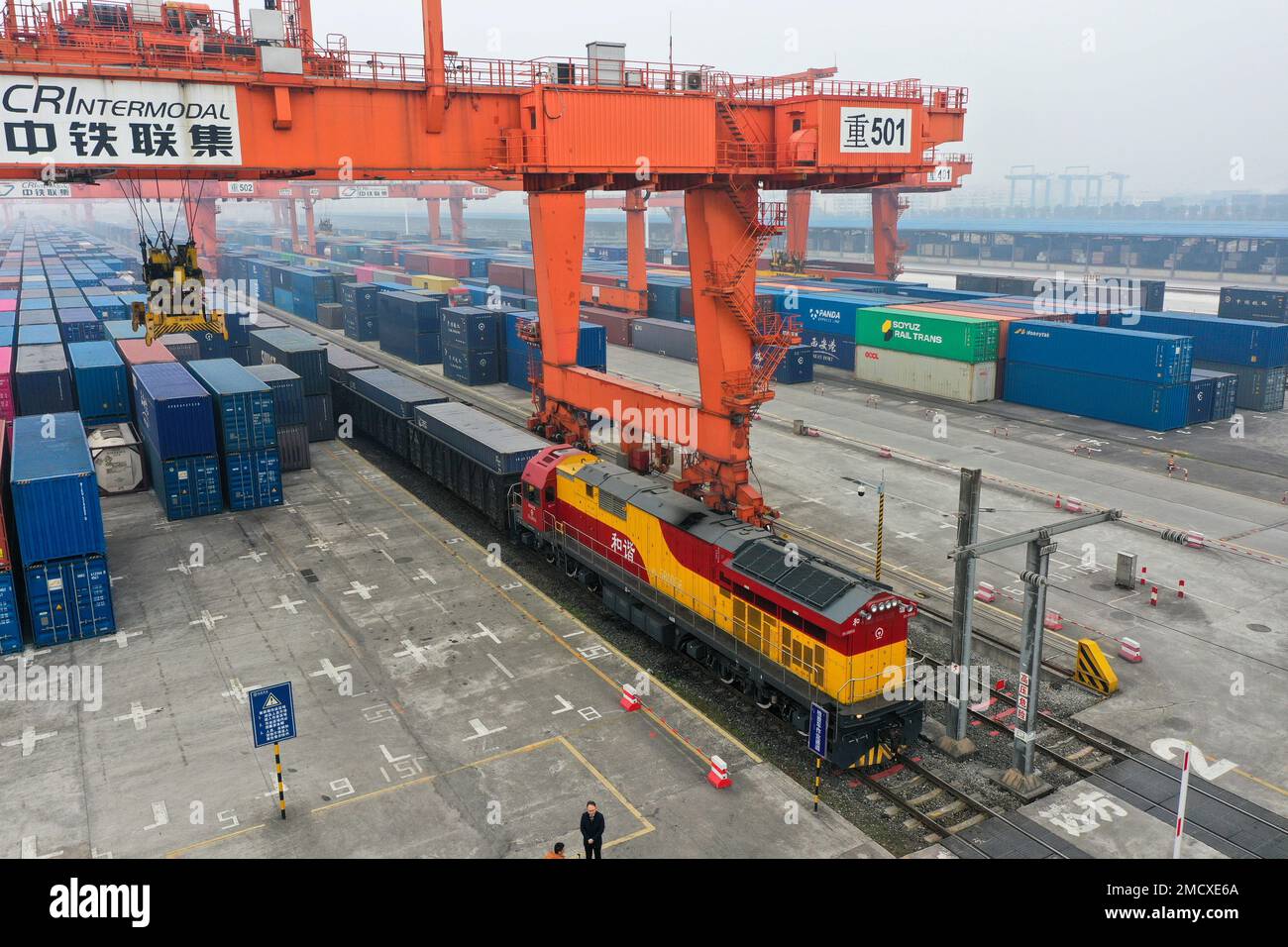 (230122) -- CHONGQING, Jan. 22, 2023 (Xinhua) -- This aerial photo ...