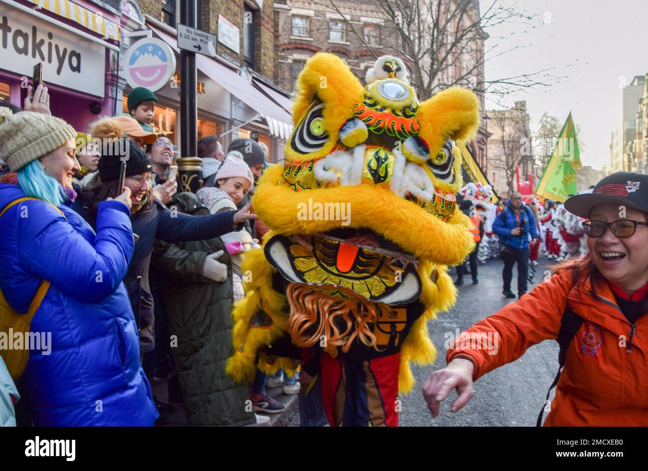 London, UK. 22nd January 2023. Traditional lion dancers entertain the crowds as the Chinese New ...