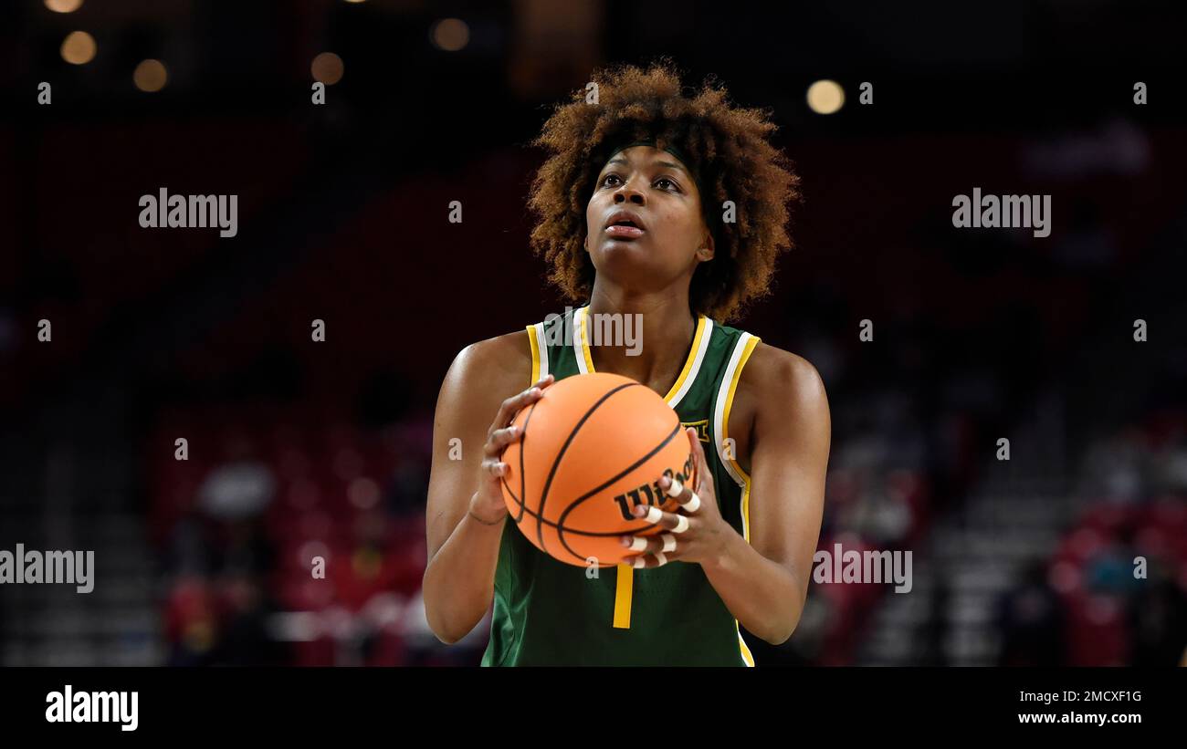 Baylor's NaLyssa Smith in an NCAA college basketball game on Sunday ...