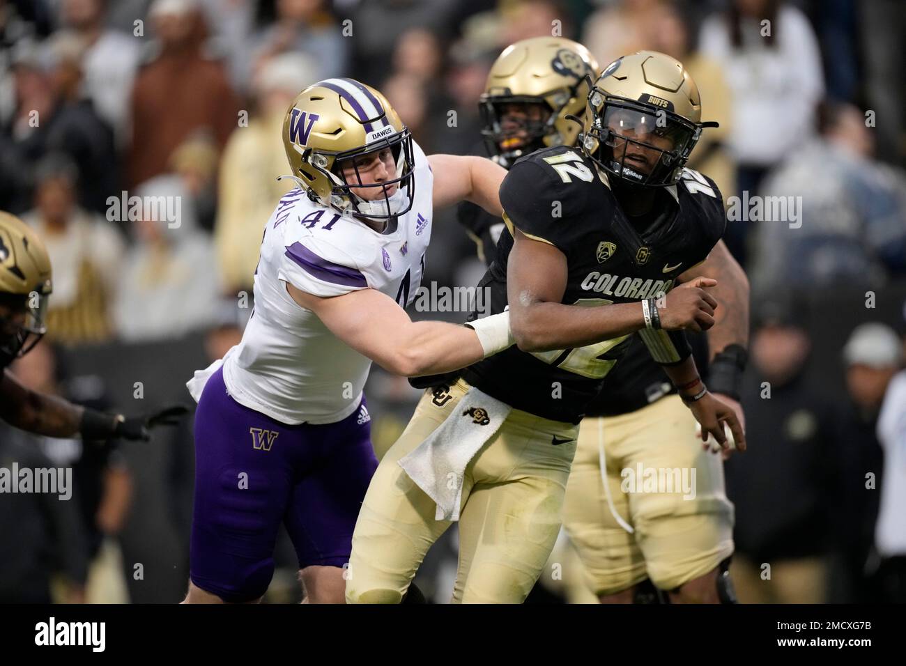 Washington linebacker Cooper McDonald (41) hits Colorado quarterback ...