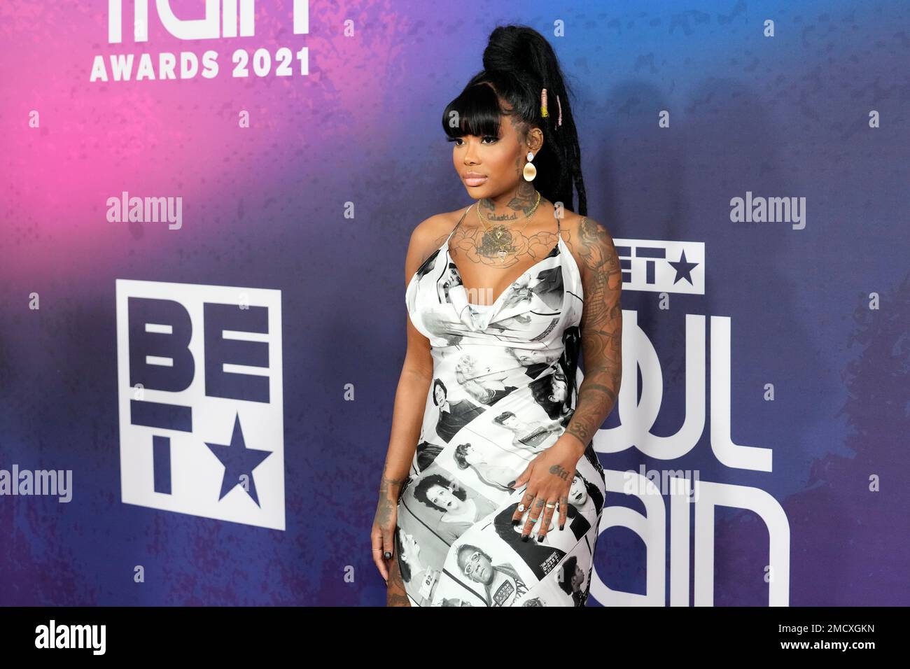 Summer Walker arrives to the Soul Train Music Awards at the Apollo ...
