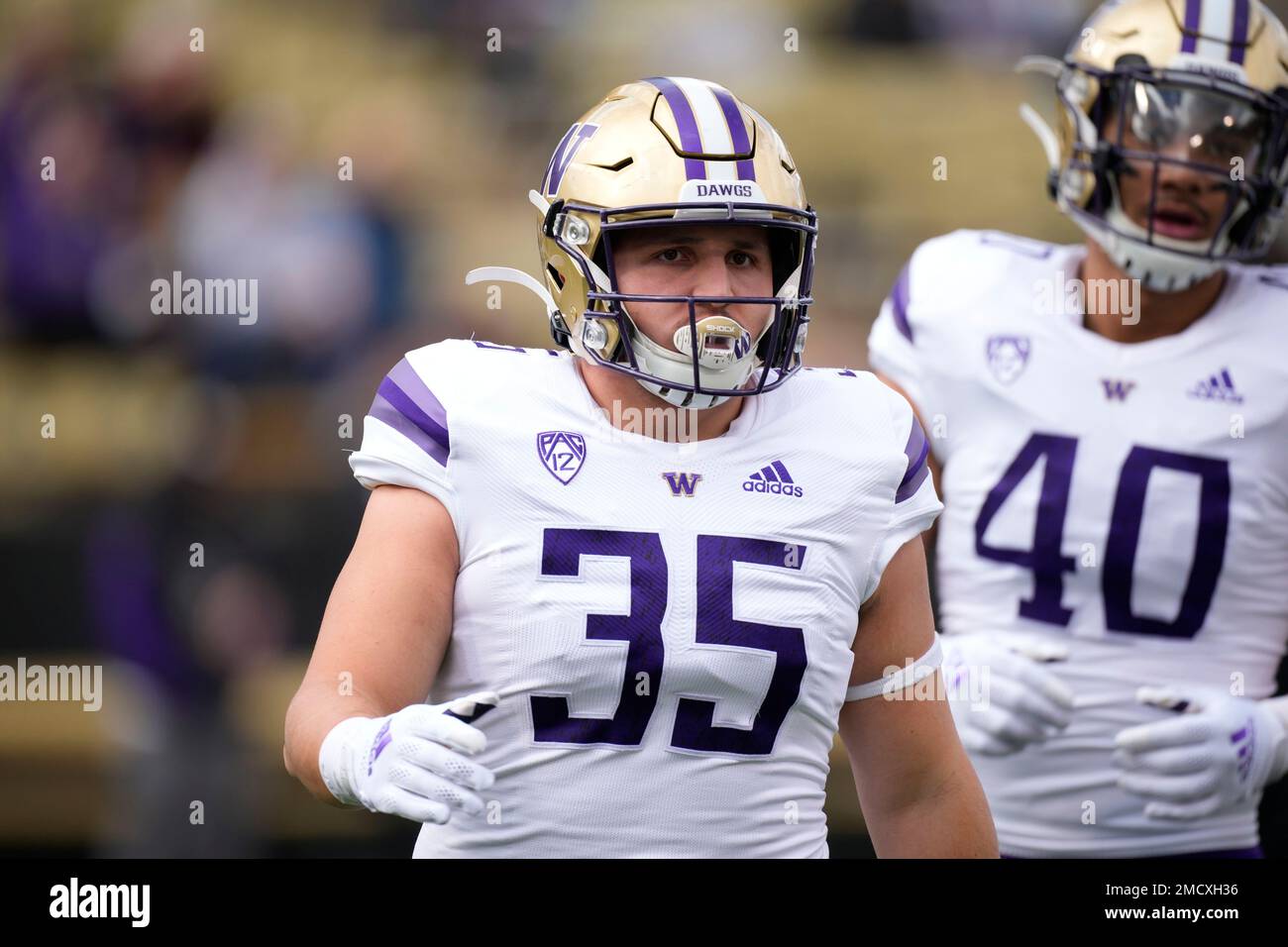 Washington linebacker Ben Hines (35) in the first half of an NCAA ...