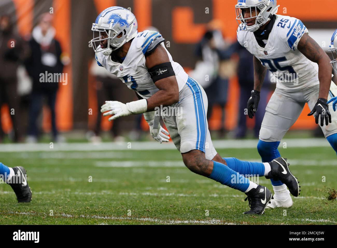 Detroit Lions linebacker Austin Bryant (2) plays against the Cleveland ...