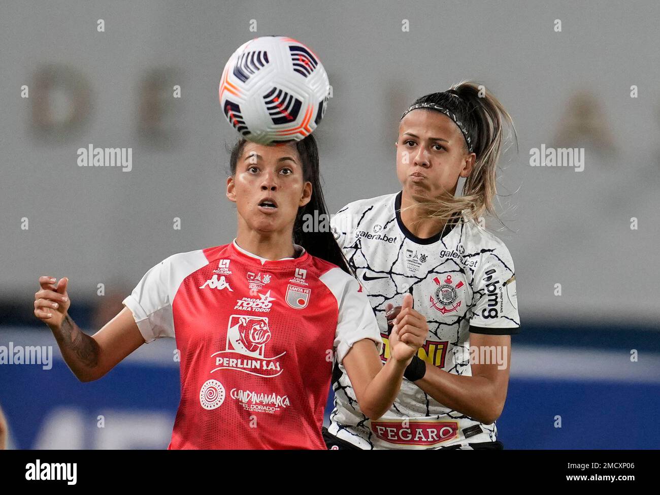 Joemar Guarecuco of Colombia's Independiente Santa Fe, left, and ...