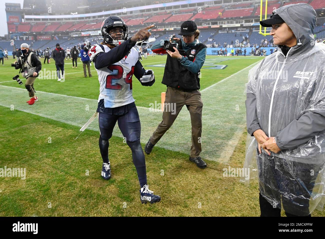 Houston Texans cornerback Tremon Smith (24) leaves the field after a ...