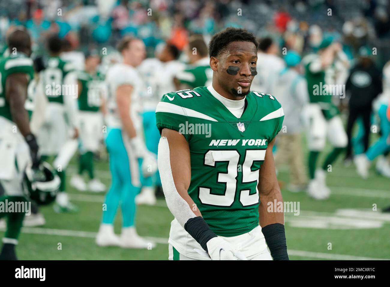 New York Jets' Sharrod Neasman leaves the field after an NFL football ...