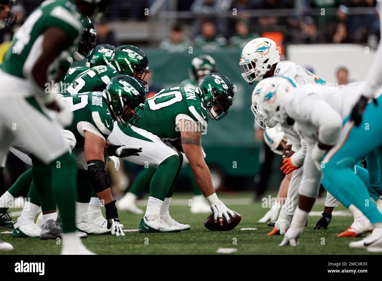 New York Jets center Connor McGovern (60) lines up across from the ...