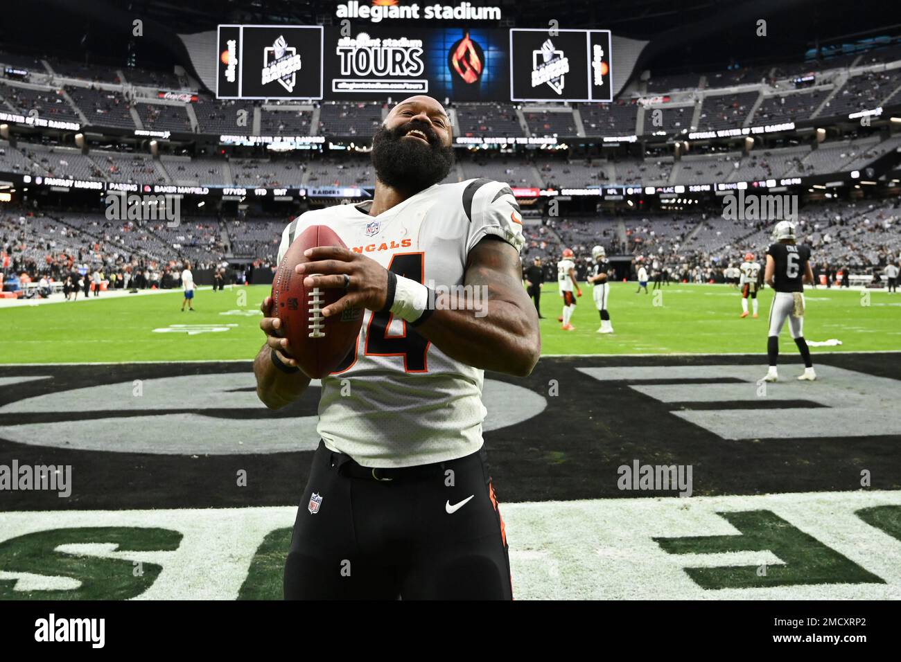 Cincinnati Bengals running back Samaje Perine (34) before an NFL ...