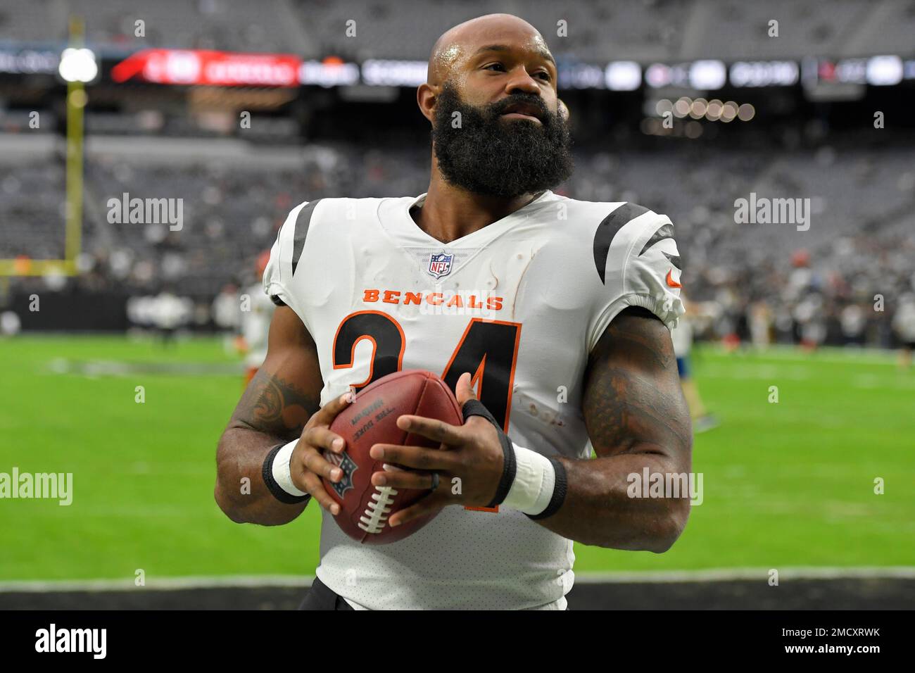 Cincinnati Bengals running back Samaje Perine (34) before an NFL ...