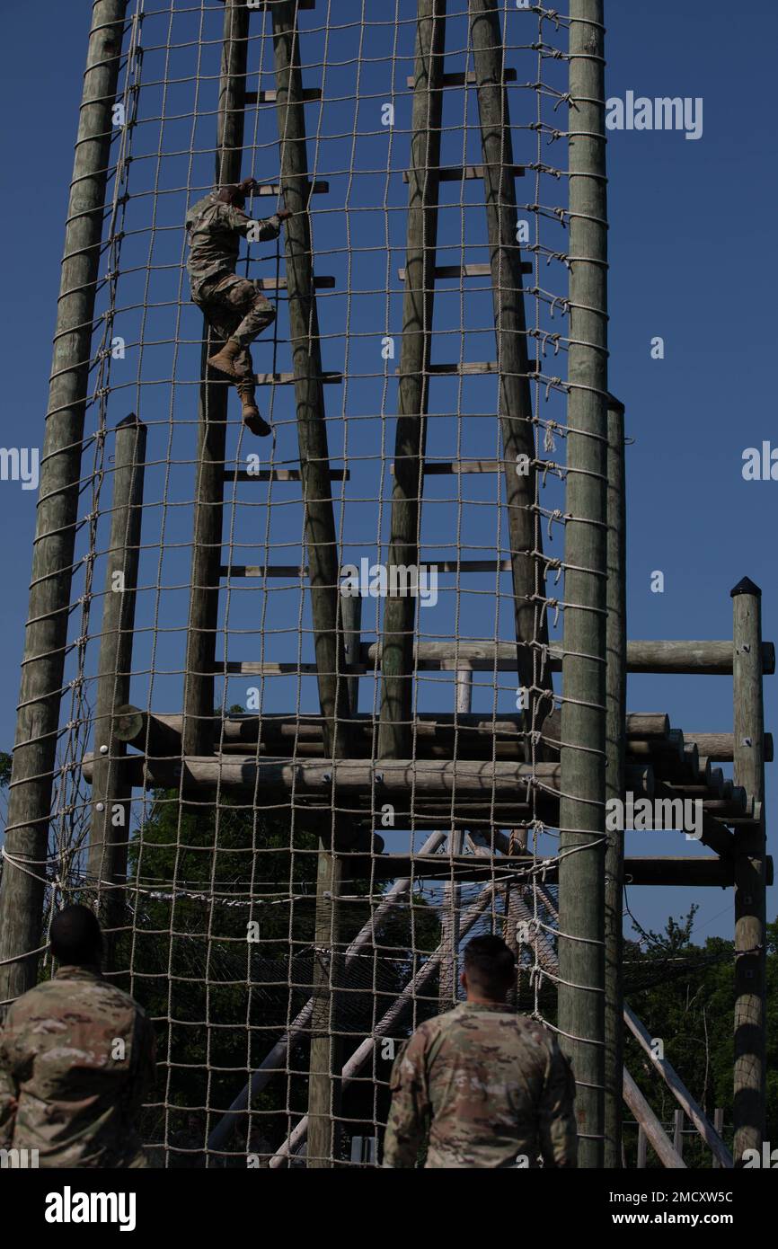 U.S. Army Soldier participates in the obstacle course event of the 2022 ...