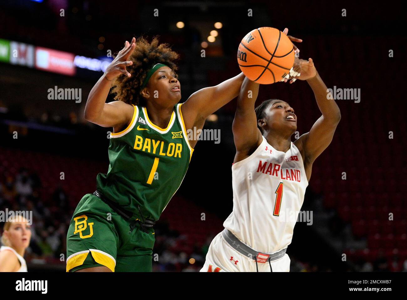 Baylor forward NaLyssa Smith, left, battles for the ball against ...