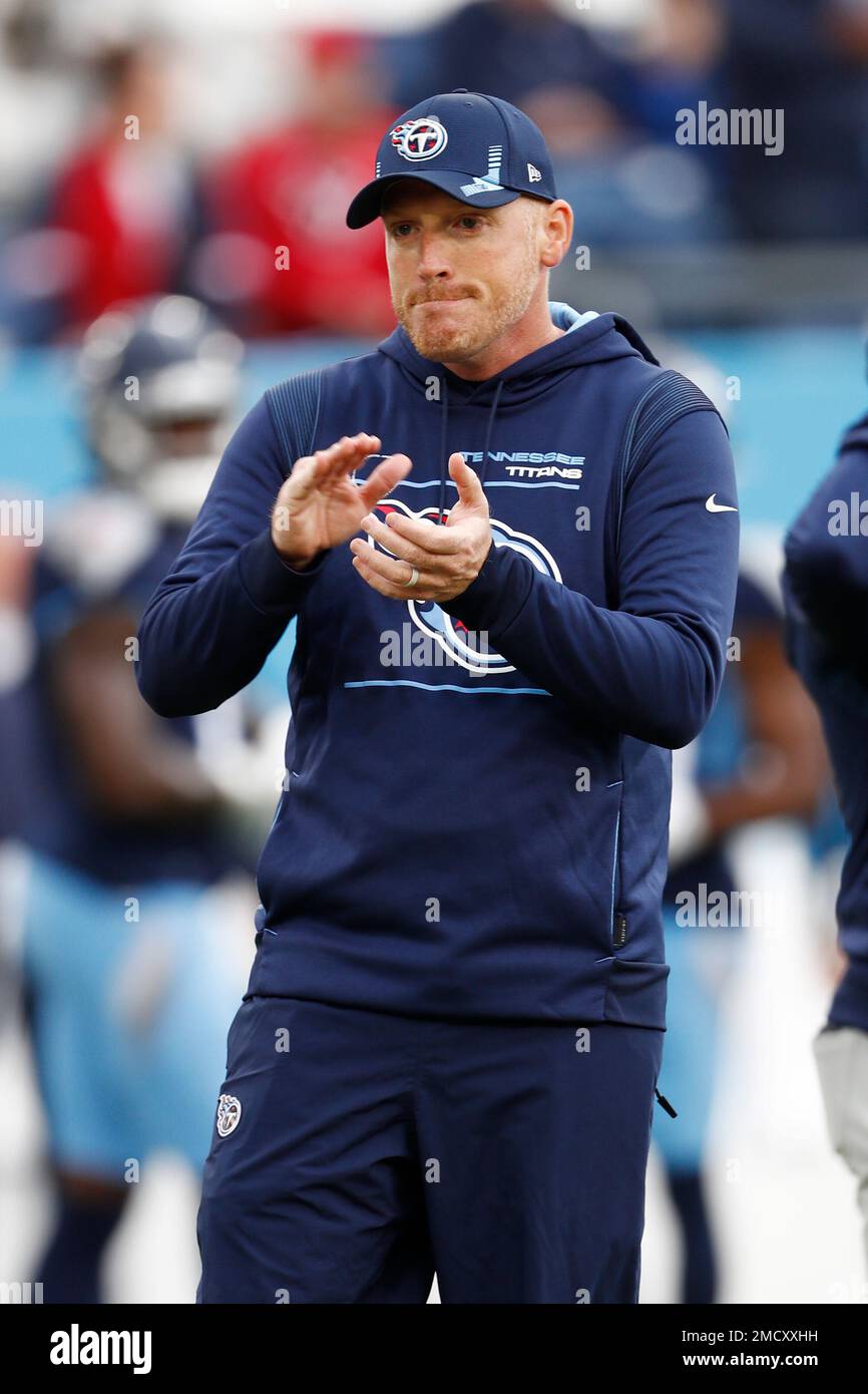 Tennessee Titans offensive coordinator Todd Downing watches as players ...