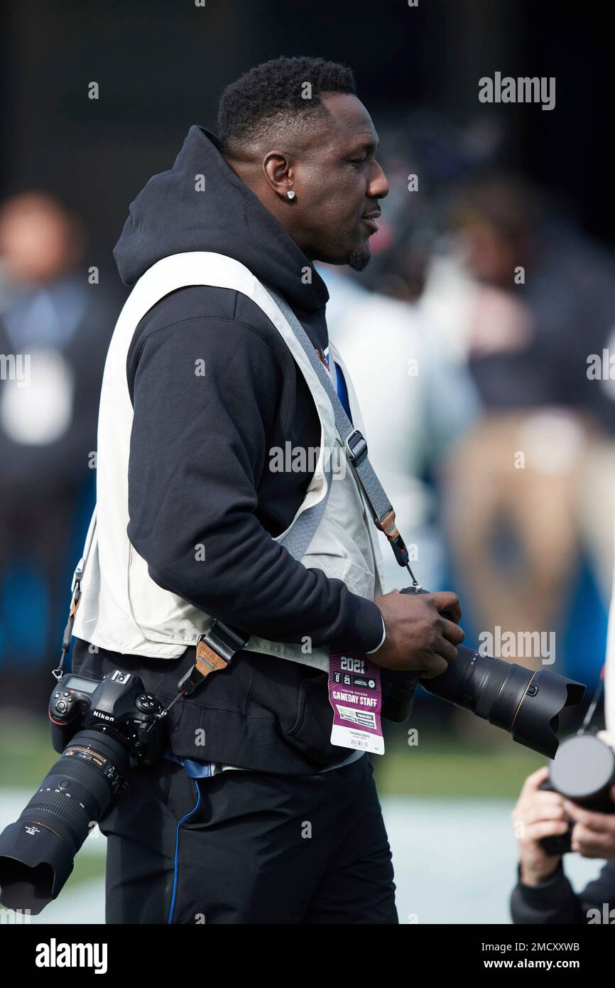 Former Carolina Panthers linebacker Thomas Davis photographs pregame ...