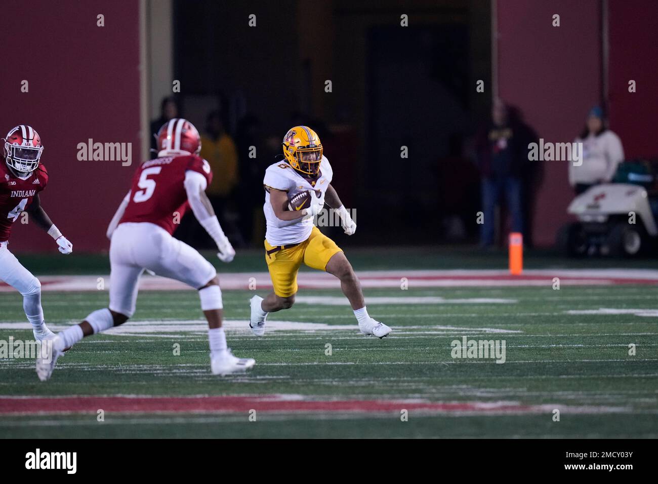Minnesota running back Ky Thomas (8) in action during an NCAA college ...