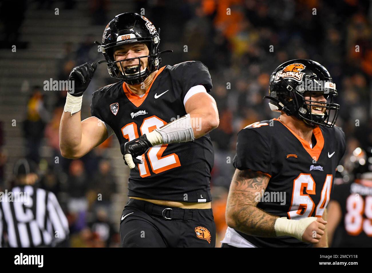 Oregon State linebacker Jack Colletto (12) and Oregon State offensive ...