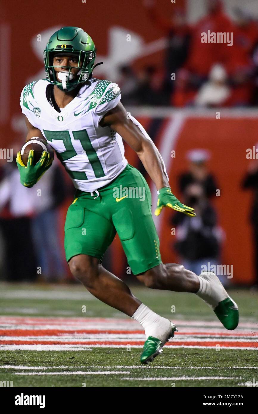 Oregon running back Byron Cardwell (21) runs the ball during the second ...