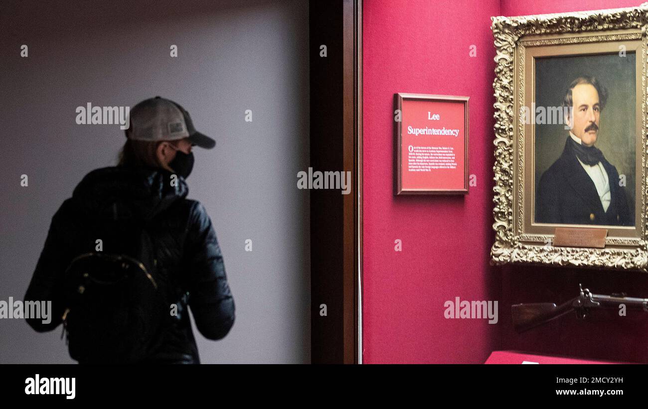 HOLD FOR STORY A visitor takes a look of a painting of Confederate Gen ...