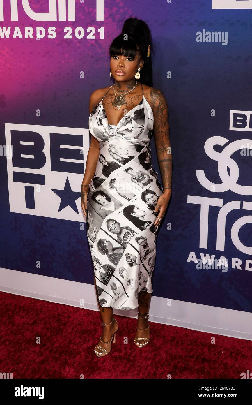 Recording artist Summer Walker attends 2021 Soul Train Awards red ...