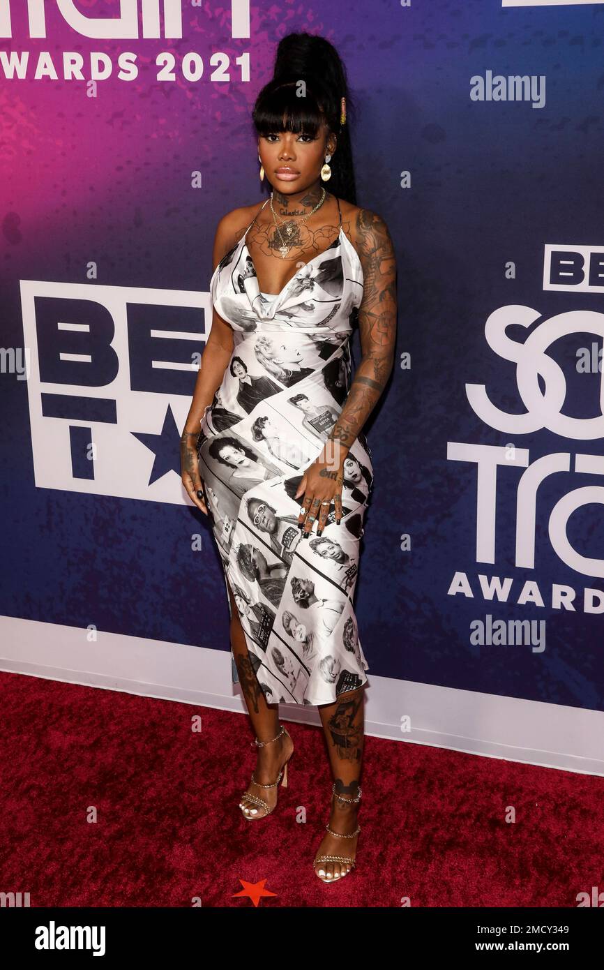 Recording artist Summer Walker attends 2021 Soul Train Awards red ...
