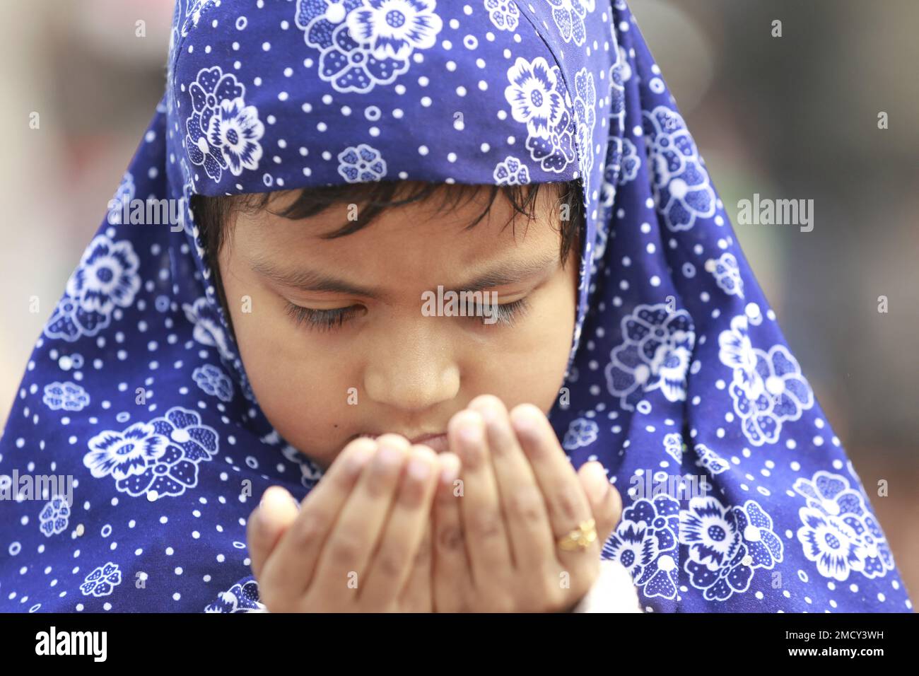 Bangladeshi Muslims pray on the final day of a three-day Islamic ...