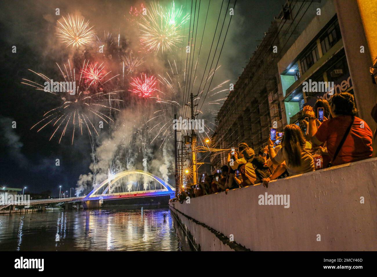 Manila, Philippines. 22nd Jan, 2023. Revelers watch as the fireworks ...