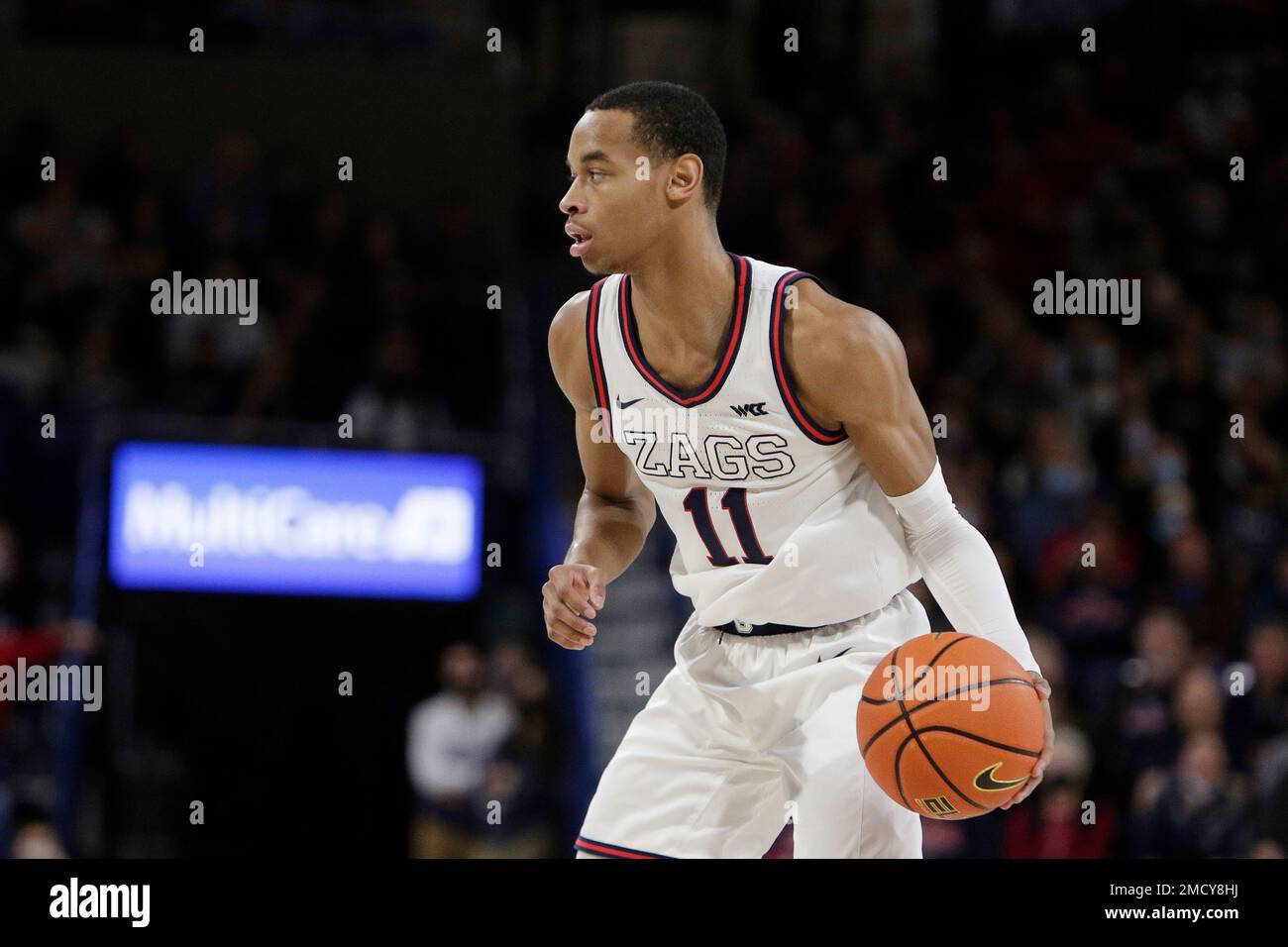 Gonzaga guard Nolan Hickman controls the ball during the second half of ...